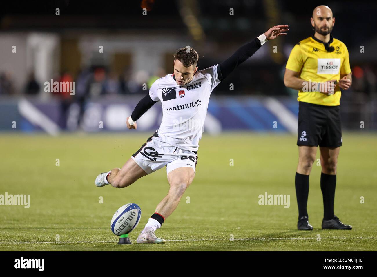 Fletcher Smith of Lyon Rugby adds the extra points with a conversion ...