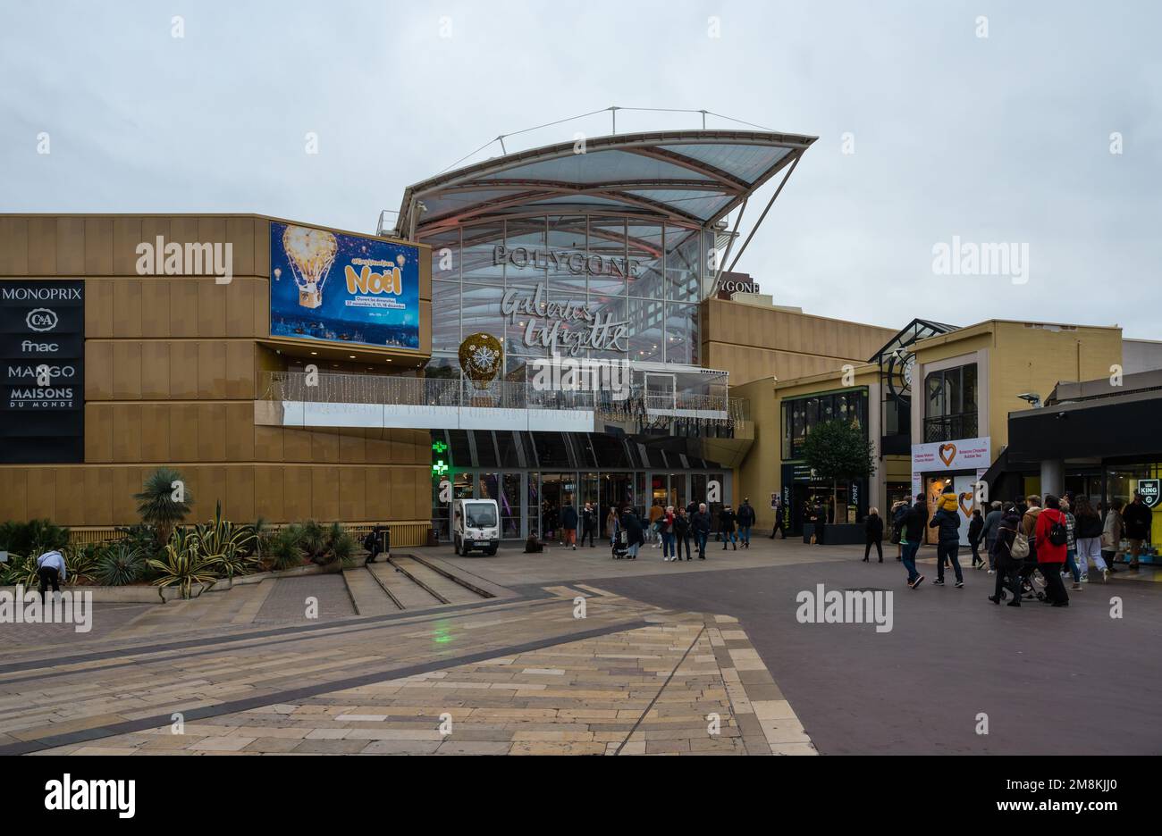 Le polygone shopping center hi-res stock photography and images - Alamy