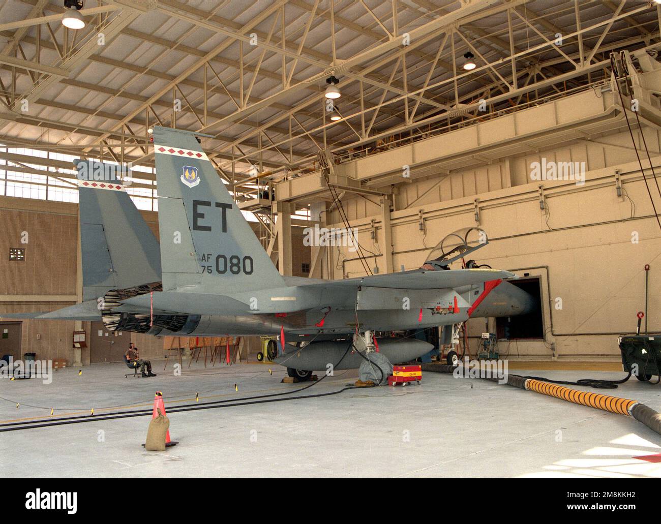 F 15 cockpit systems hi-res stock photography and images - Alamy