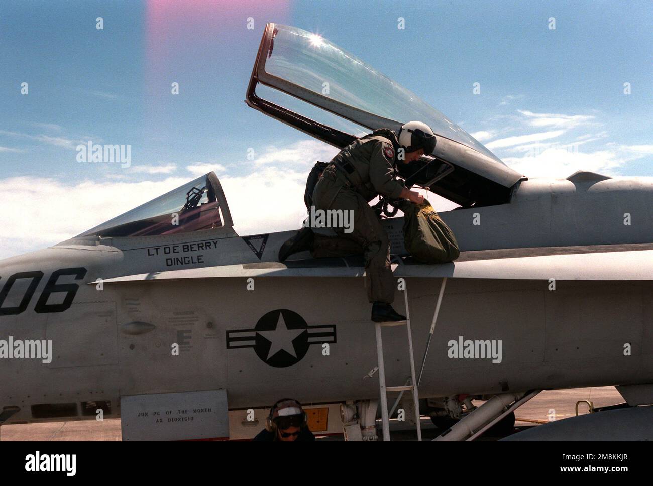 1995 American Airplane Airline Pilot