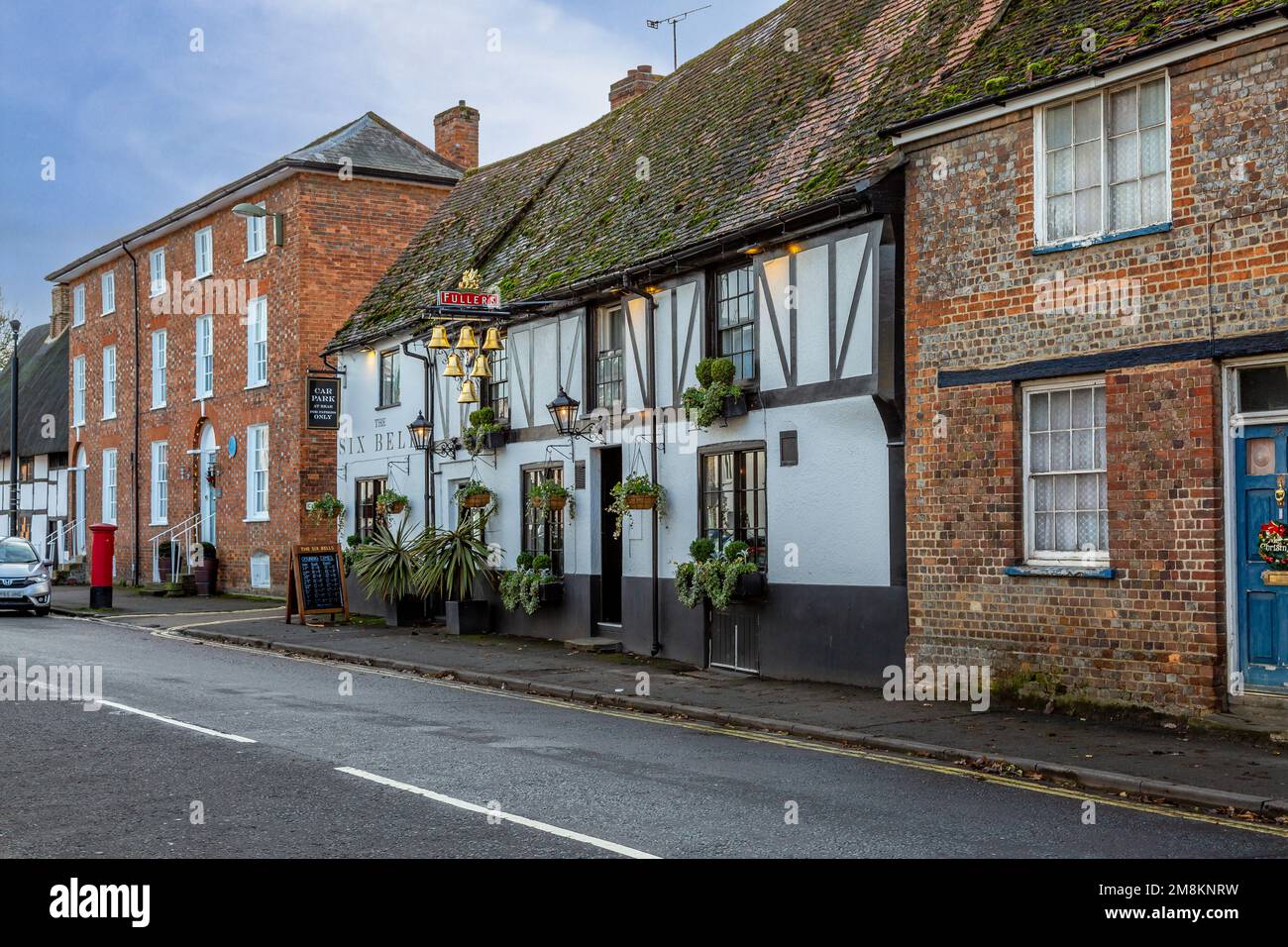 High street views in Thame, Oxfordshire, UK Stock Photo - Alamy