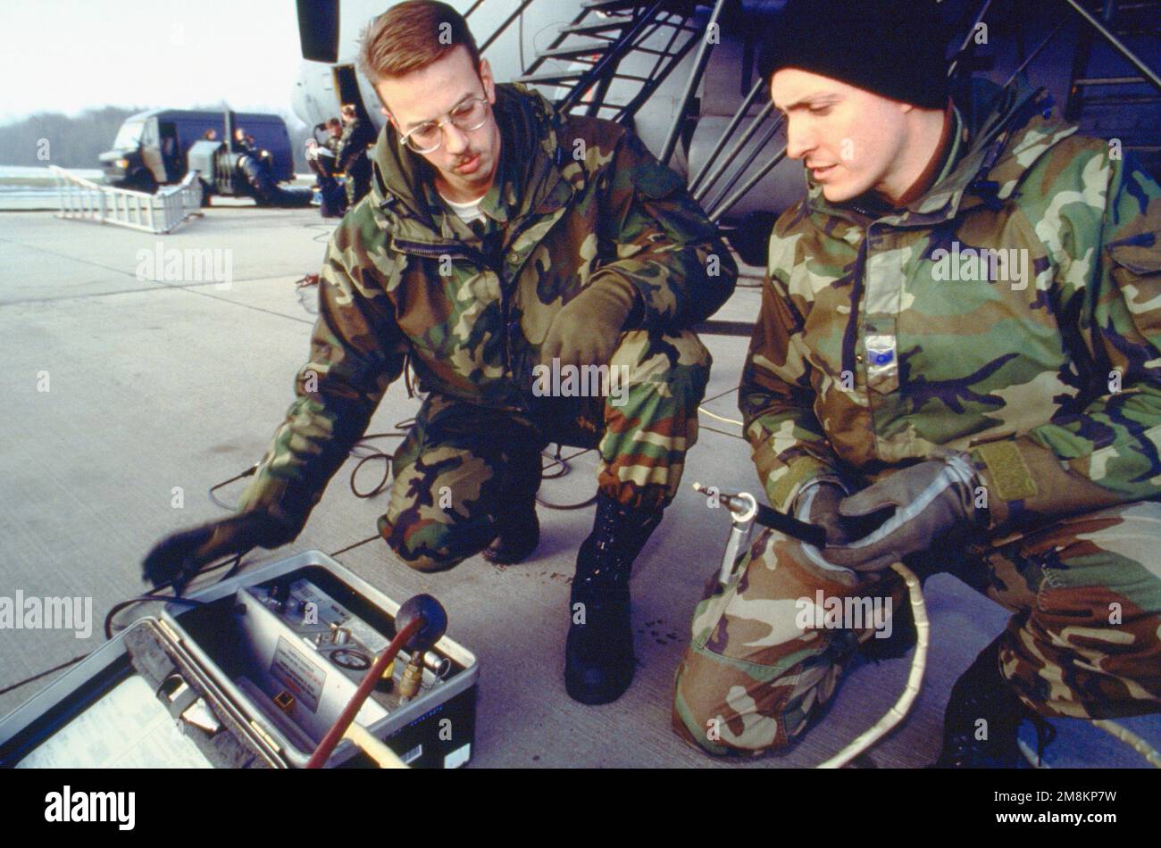 Ground support heater hi-res stock photography and images - Alamy