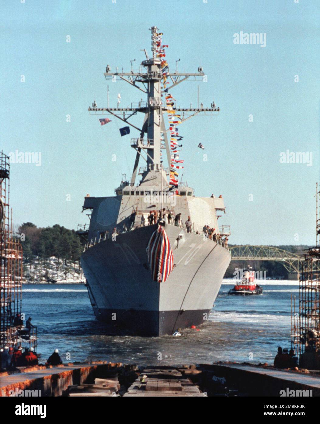 Bow-on view of the guided missile destroyer USS HOPPER (DDG-70) afloat ...