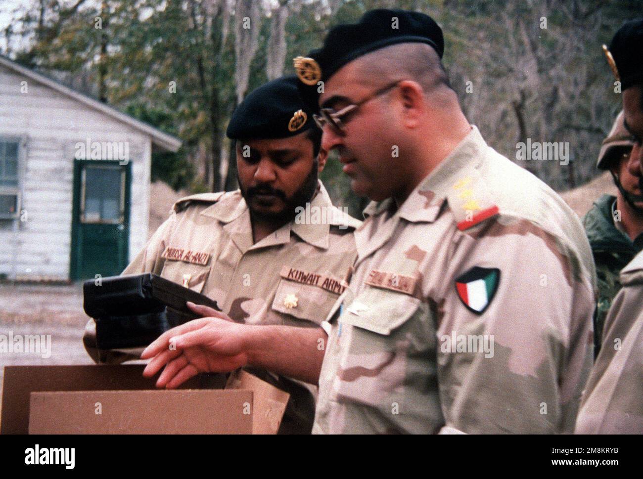 Kuwaiti Officers visits the 24th Infantry Division (Mechanized) and ...