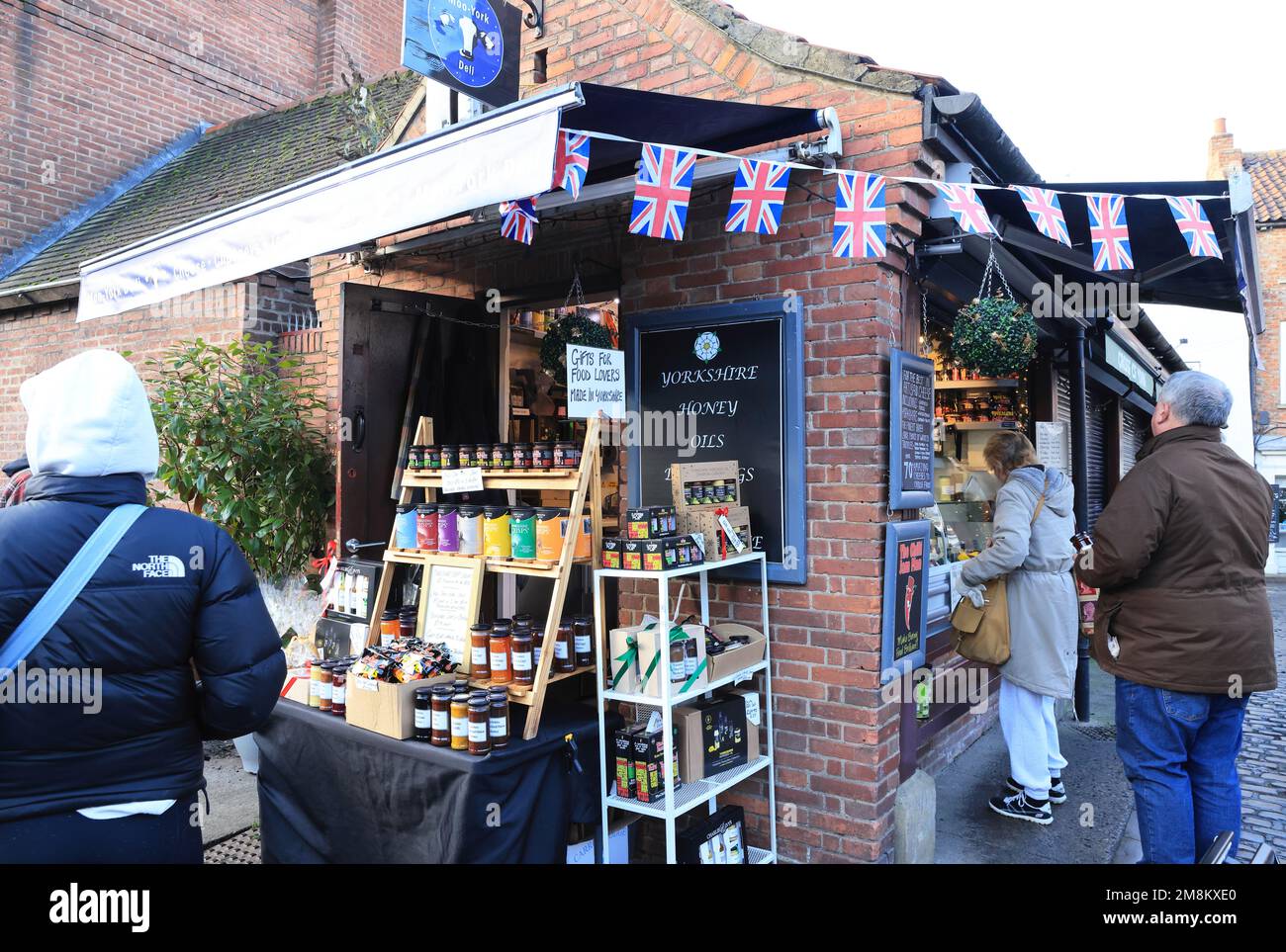 Shambles Christmas market, in the medieval centre of York, UK Stock ...