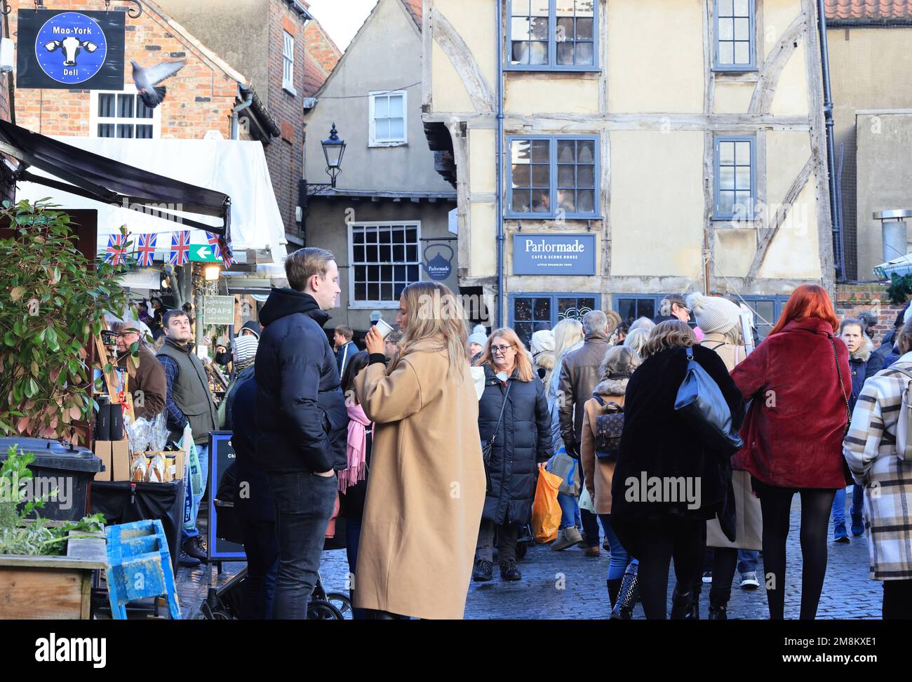 Shambles Christmas market, in the medieval centre of York, UK Stock ...