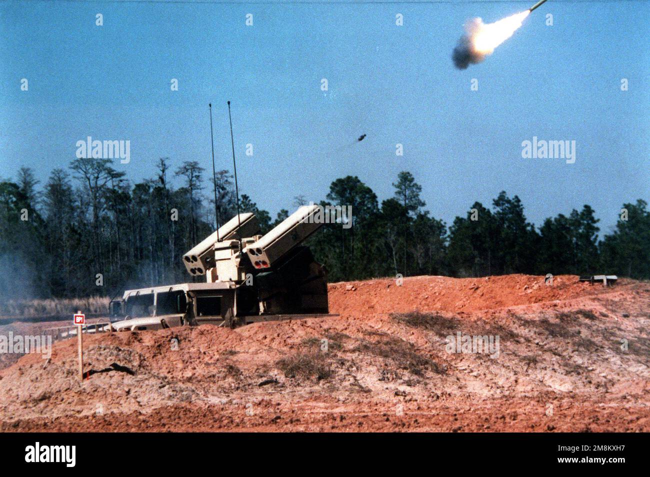 Members of the 1ST of the 5th Antiaircraft Artillery Brigade fire the ...