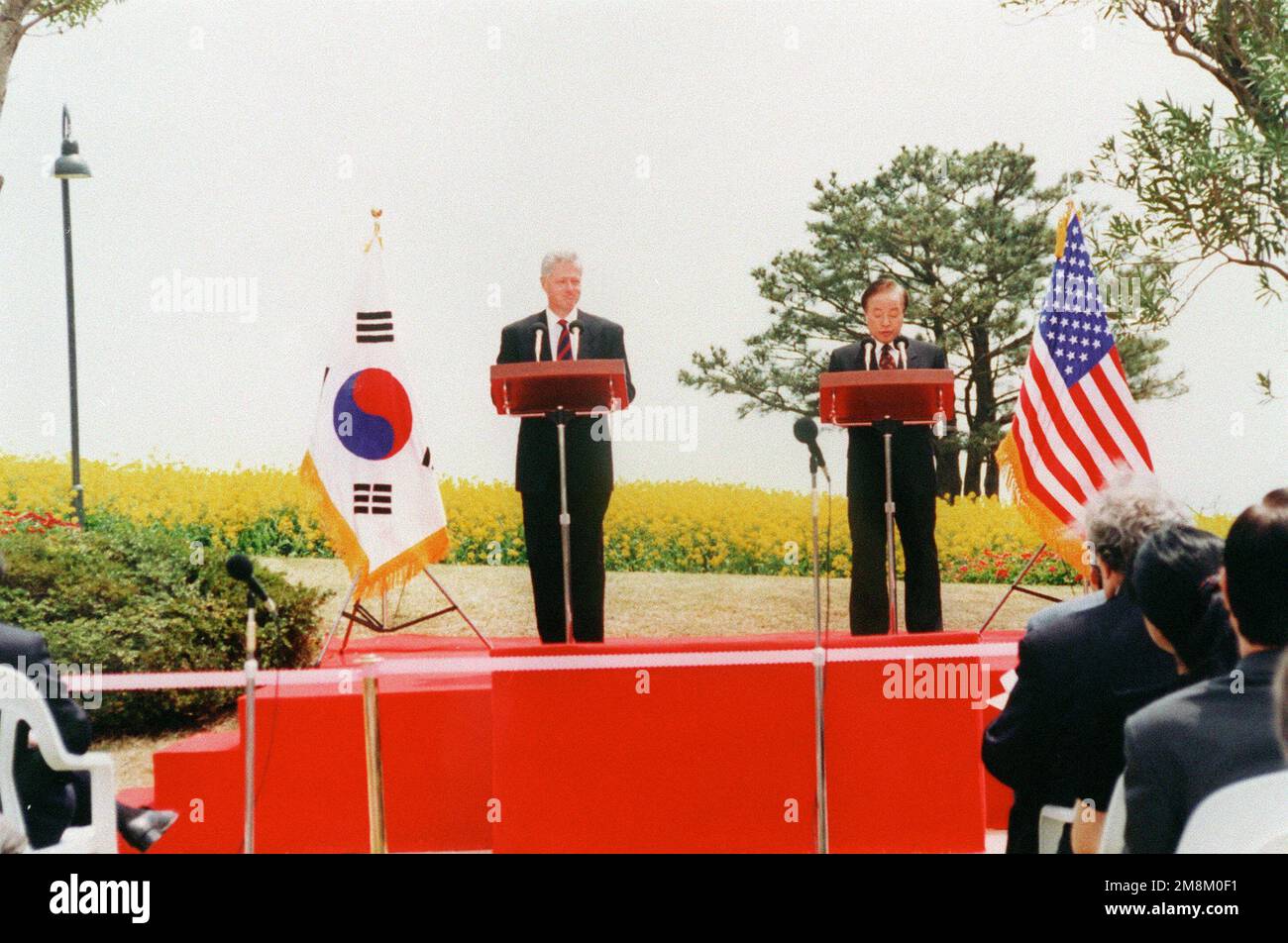 United States President William J. Clinton and Korean President Kim ...