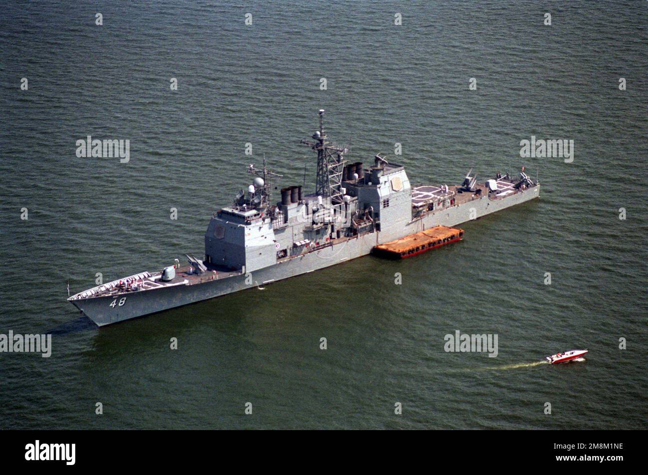 Aerial port bow view of the guided missile cruiser USS YORKTOWN (CG-48 ...