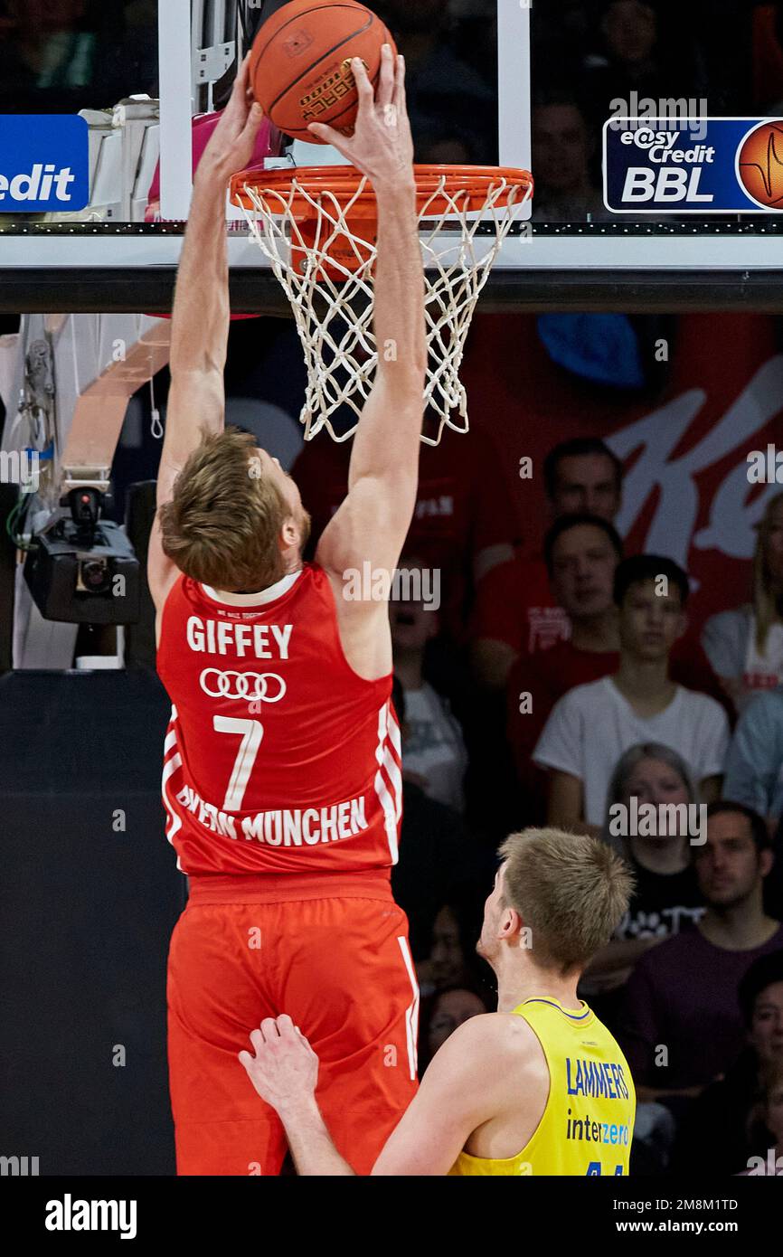 Giffey nils fc bayern munchen hi-res stock photography and images - Alamy