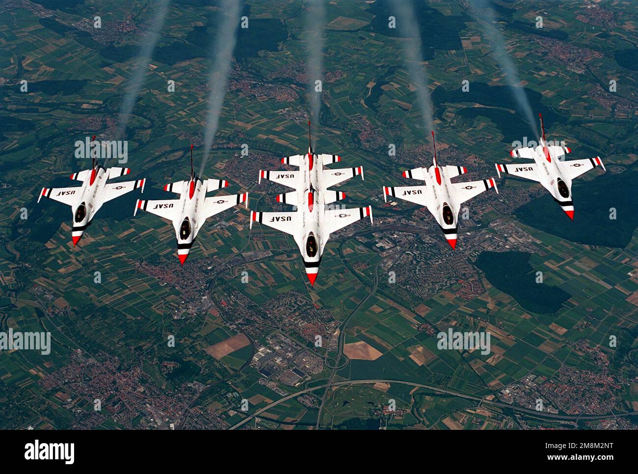 Six USAF Thunderbird F-16 Fighting Falcons form up in a Delta formation ...