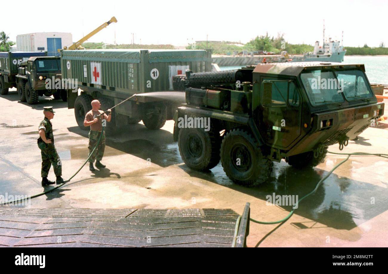 Maritime prepositioning force off load hi-res stock photography and ...