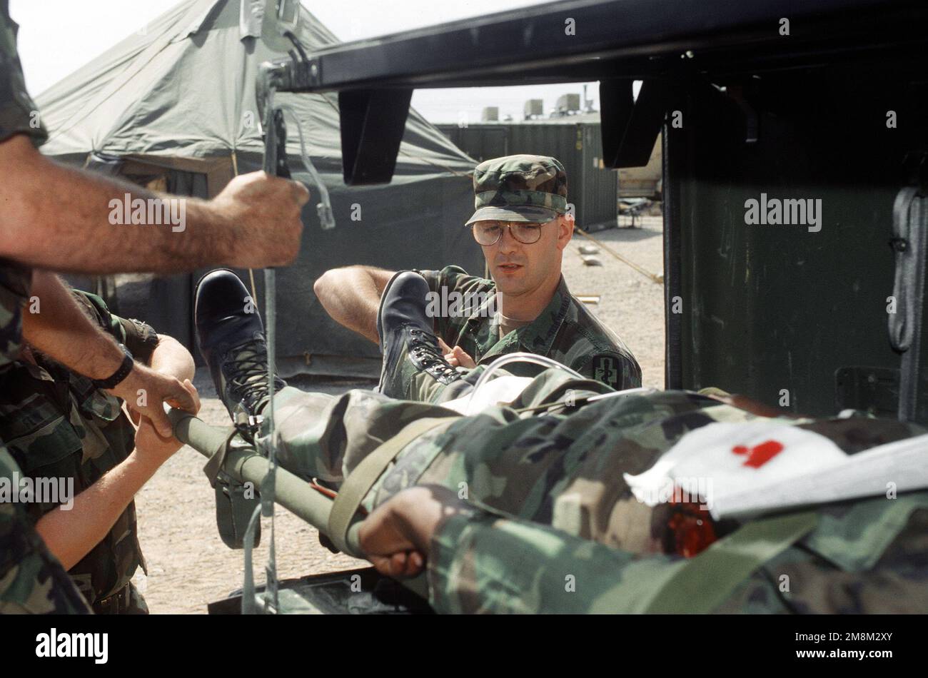Army medics transport patient hi-res stock photography and images - Alamy