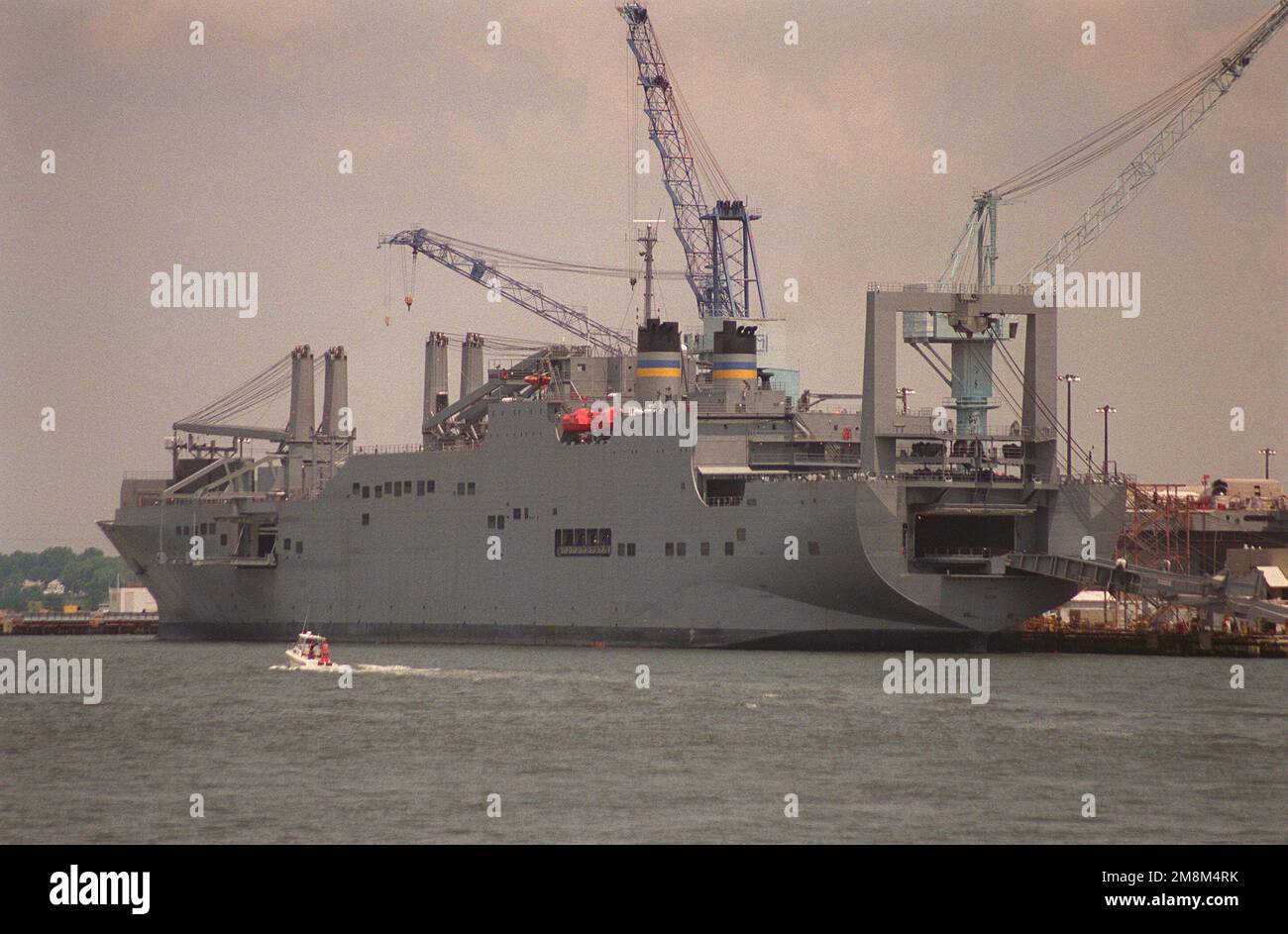 Newport news shipyards hi-res stock photography and images - Alamy