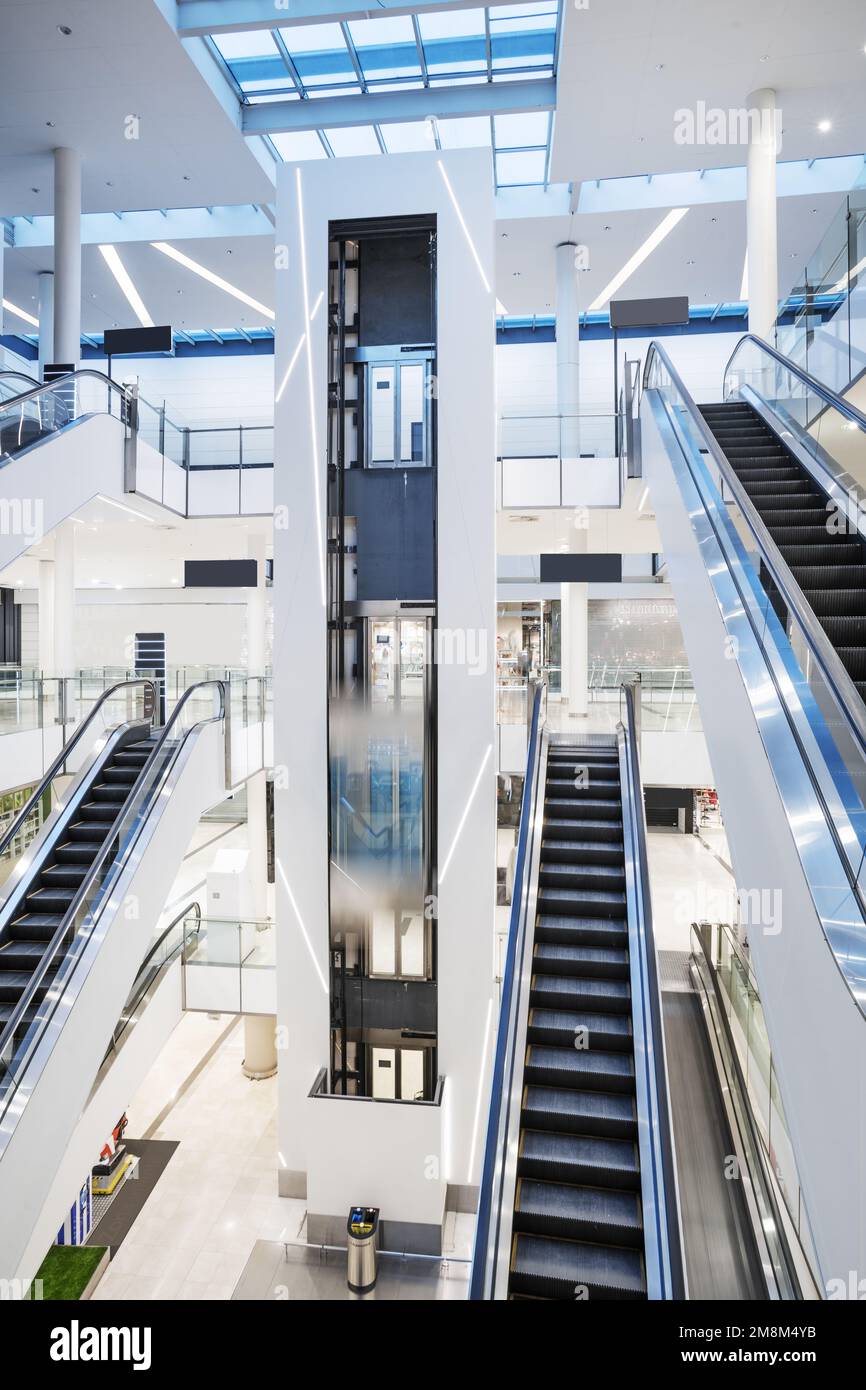 Elevator in atrium hi-res stock photography and images - Alamy