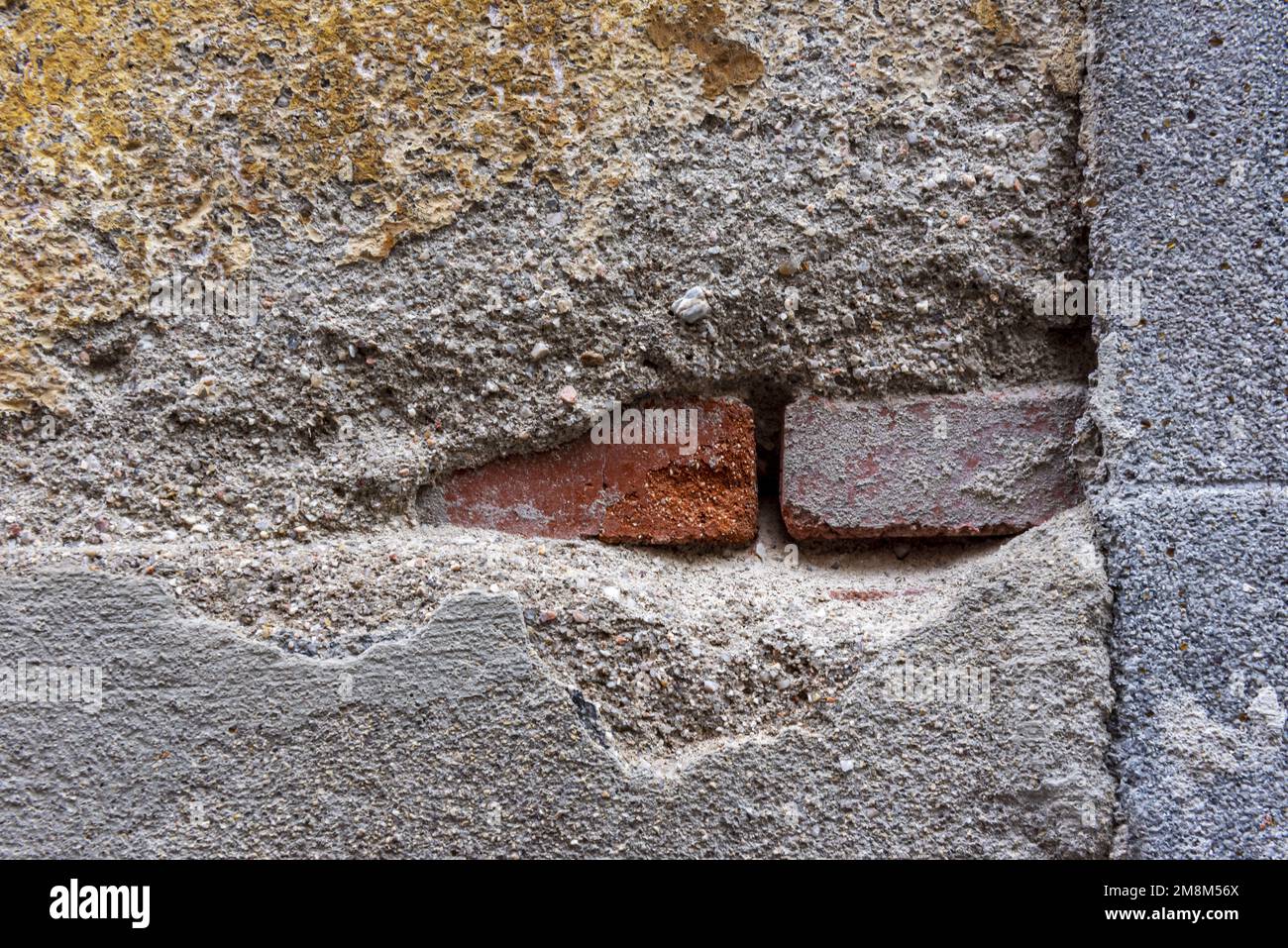 Concrete wall falling apart hi-res stock photography and images - Alamy