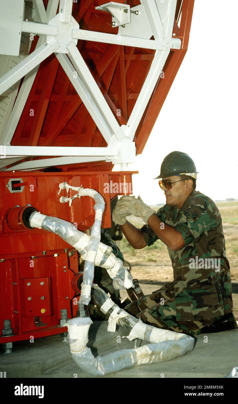 Precision approach radar hi-res stock photography and images - Alamy