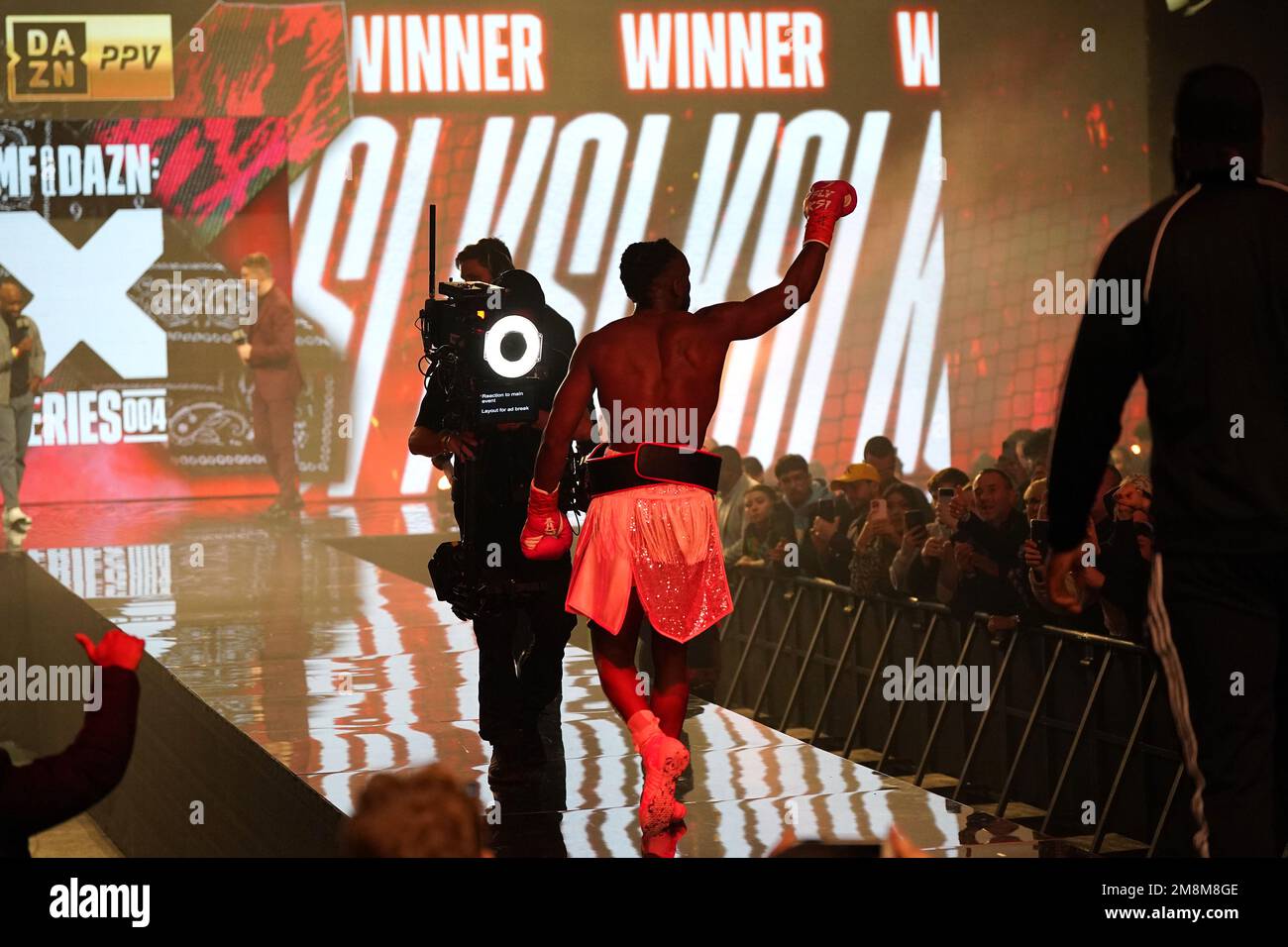 KSI celebrates victory in the cruiserweight bout against FaZe Temperrr ...