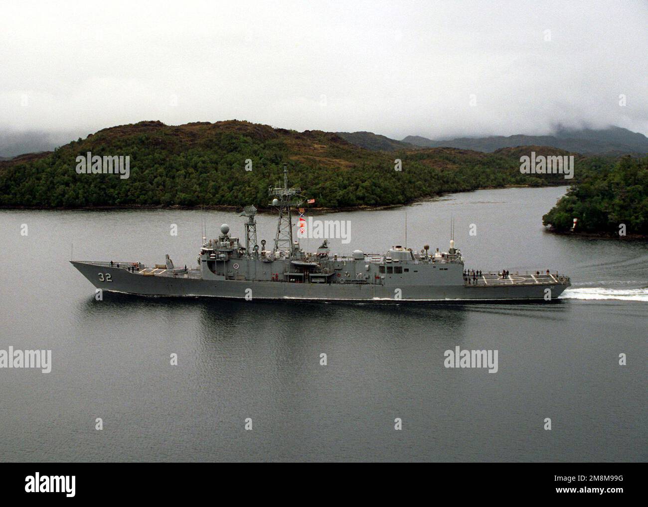 Uss john l hall hi-res stock photography and images - Alamy