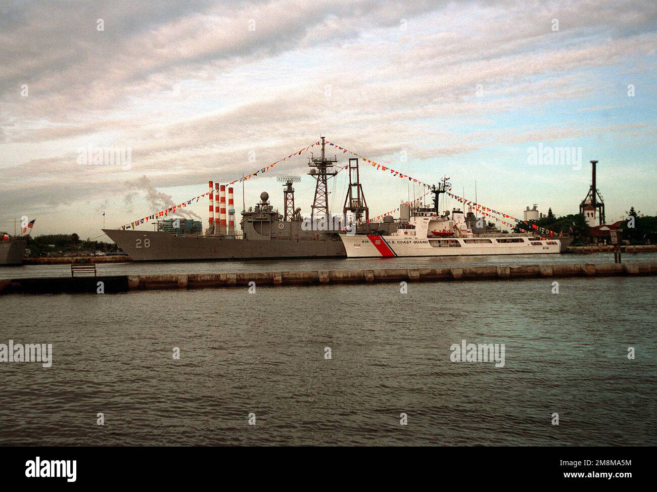 Port side view of the guided missile frigate USS BOONE (FFG-28) tied up ...