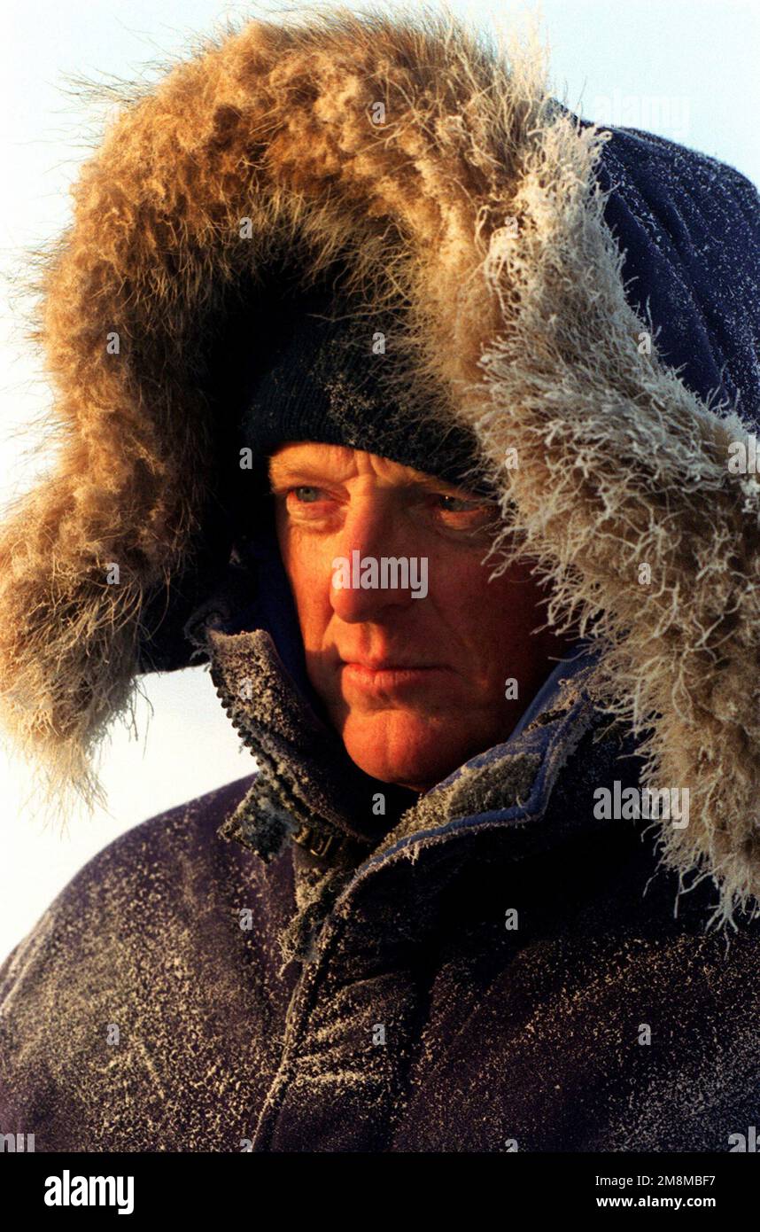 Crew members from the U.S. Navys attack submarine USS POGY (SSN 647 ...