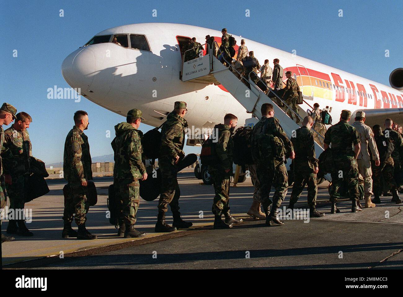 Members of the 8th Fighter Squadron board a Sun Country Airlines DC-10 ...