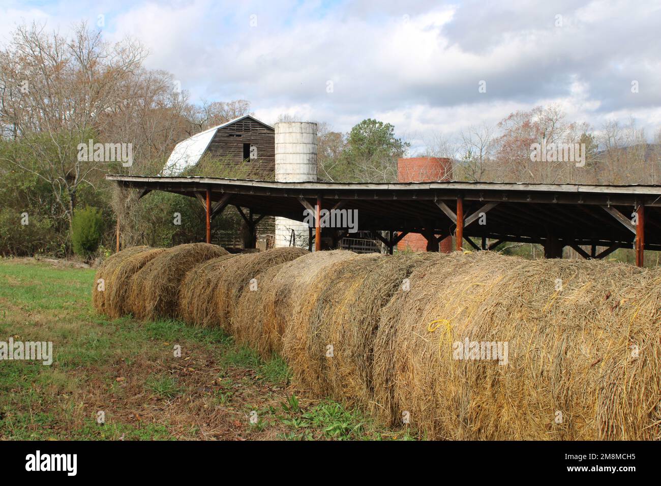 Wooden hay barn hi-res stock photography and images - Alamy