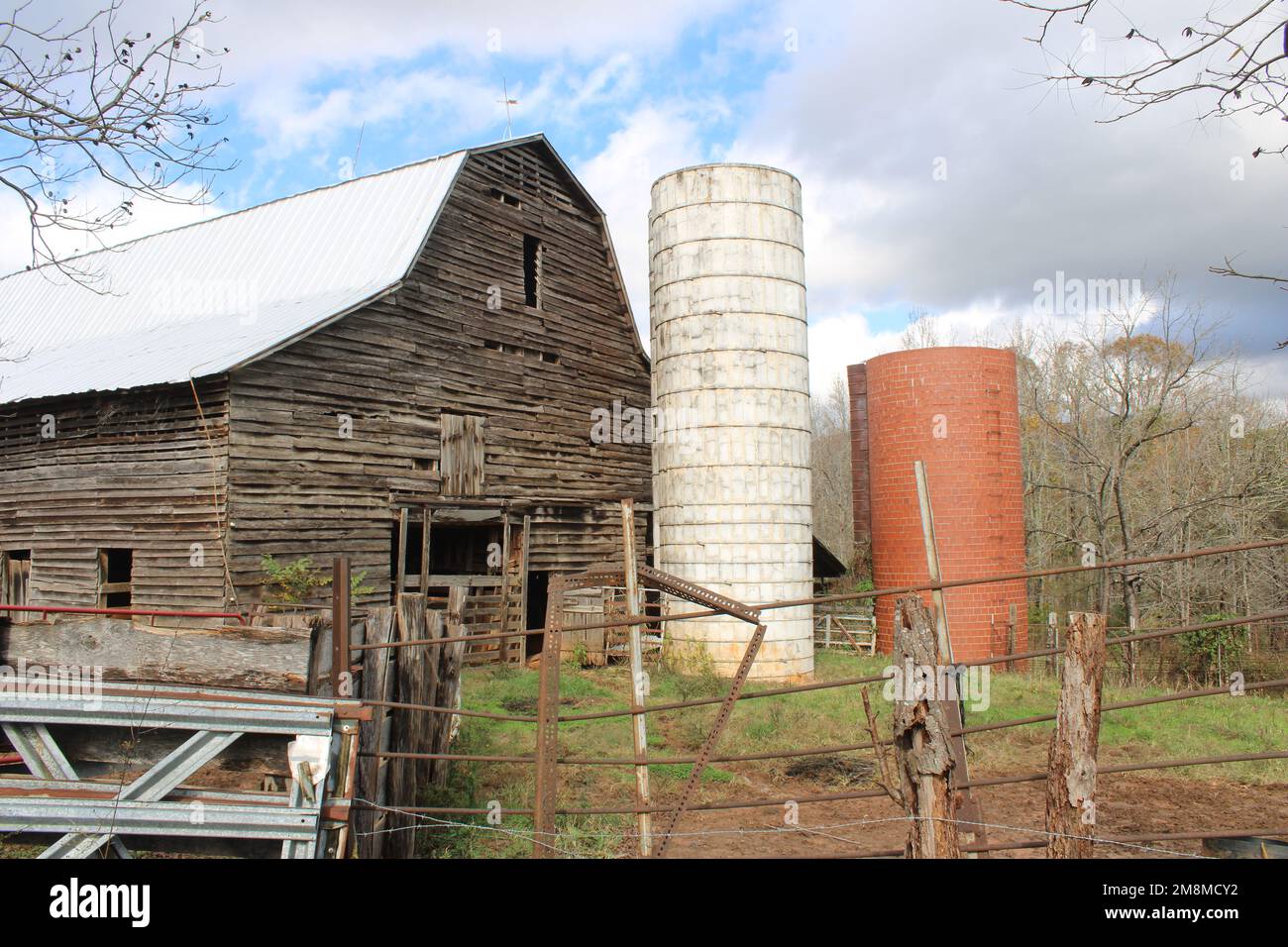 Old barn with red and white grain silos Stock Photo - Alamy