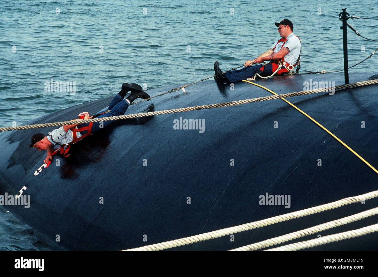 Crewmen of the nuclear-powered attack submarine USS Oklahoma City (SSN ...