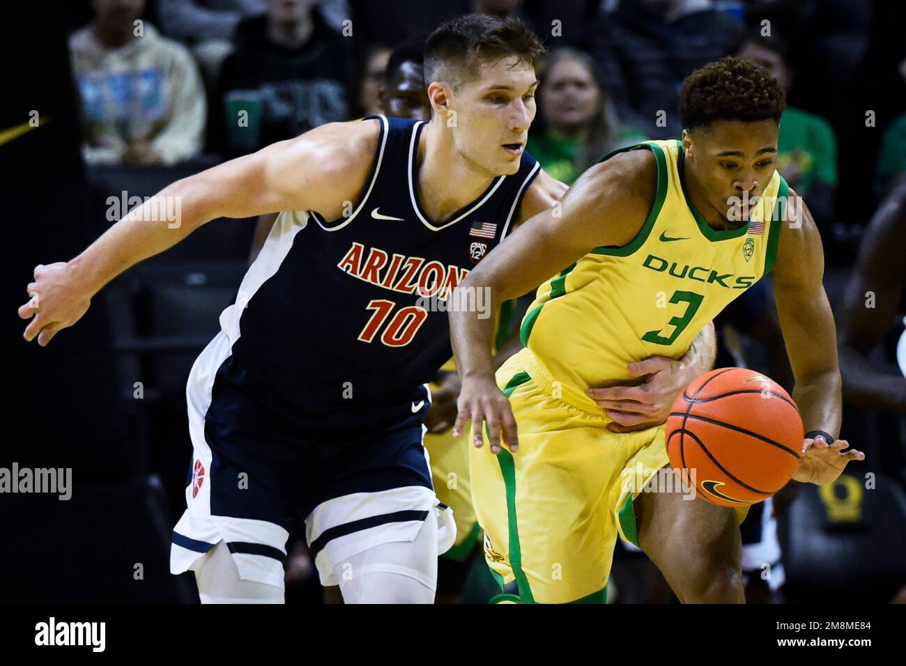Arizona forward Azuolas Tubelis (10) reaches around to try to steal the ...
