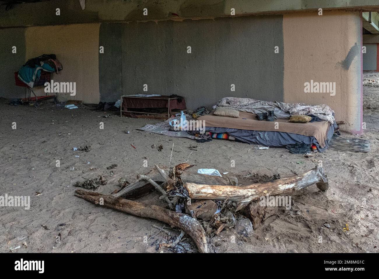 Living under bridge boulevard hi-res stock photography and images - Alamy