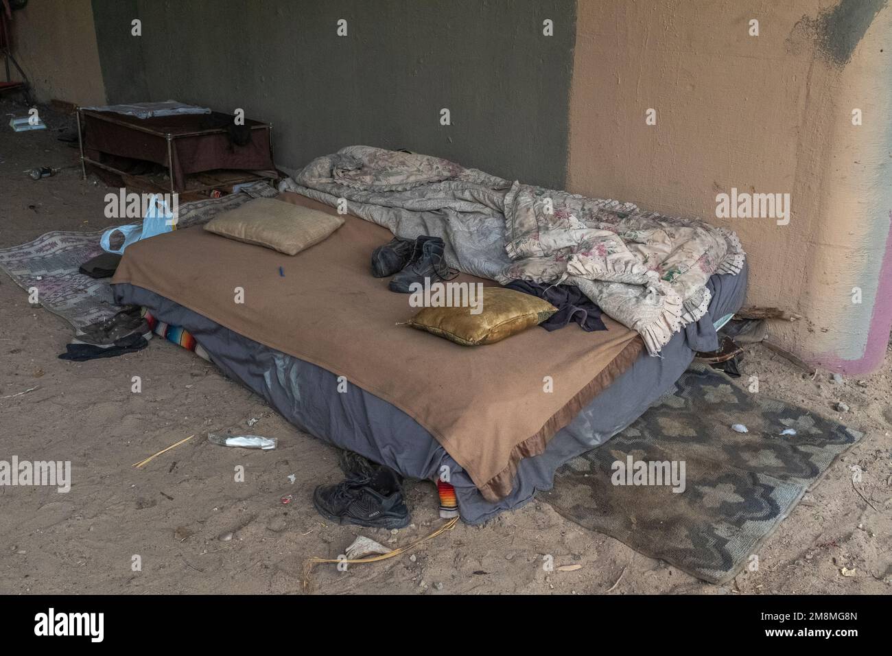 Living under bridge boulevard hi-res stock photography and images - Alamy