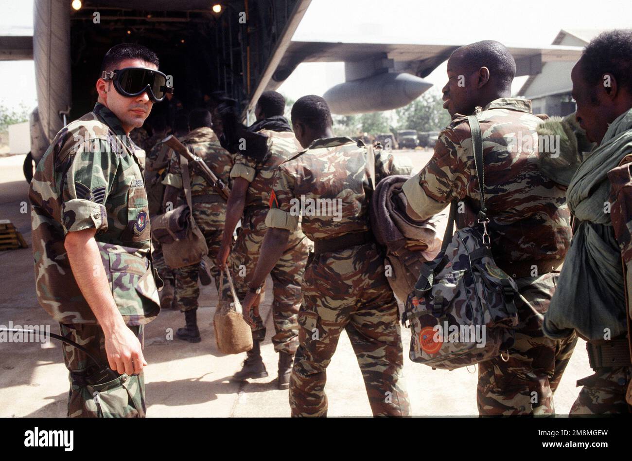 A U.S. Air Force STAFF Sergeant assists Mali Army troops from the ...