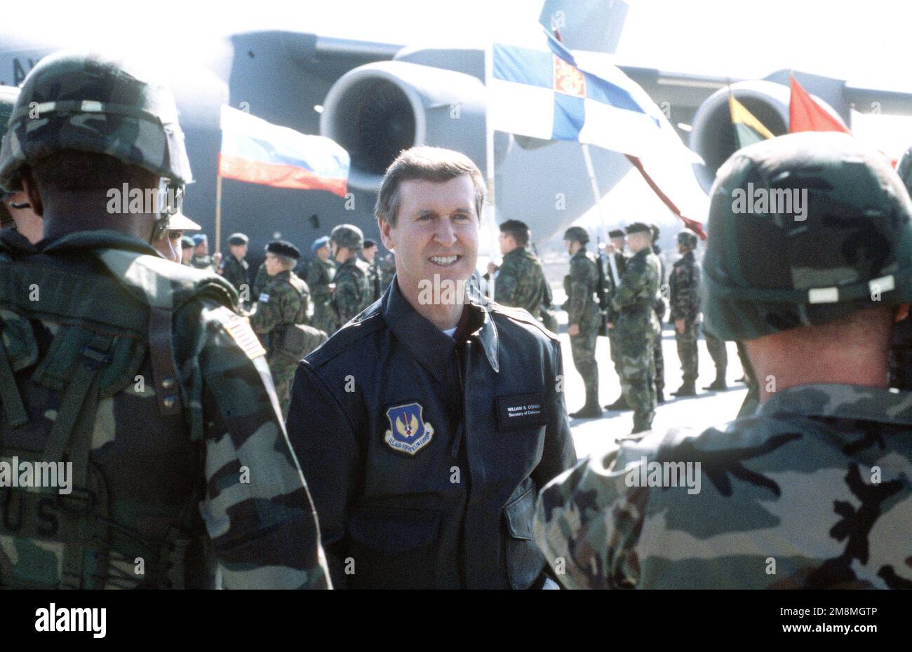 U s secretary defense william cohen hi-res stock photography and images ...