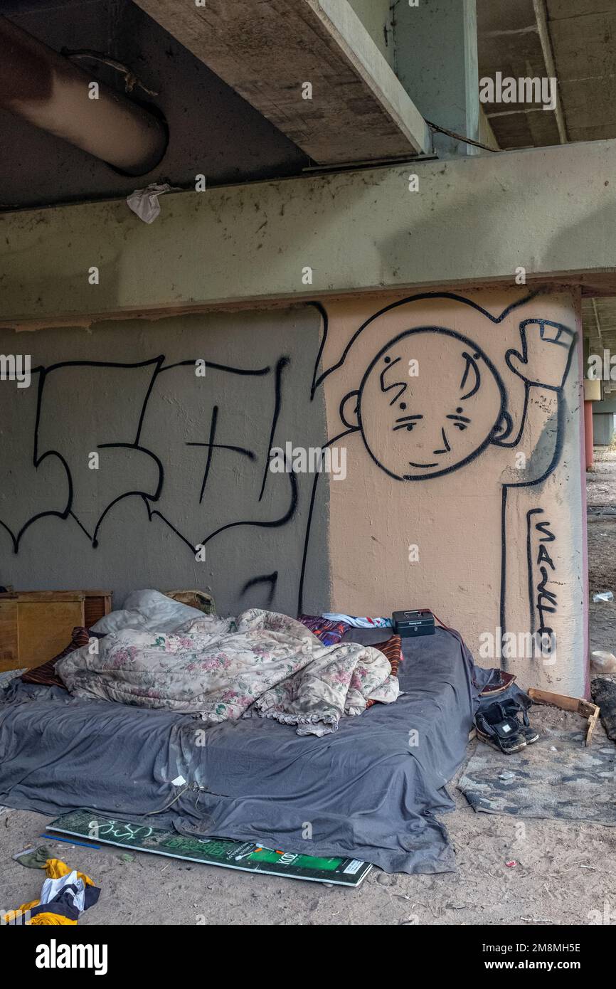 Living under bridges hi-res stock photography and images - Alamy