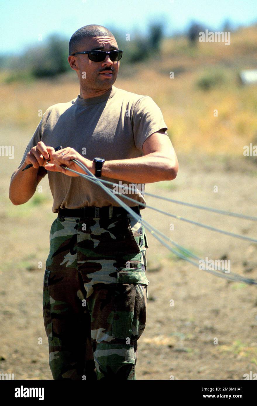 Explosive Ordnance Disposal Mobile Unit 2 (EODMU-2) member, US Navy ...