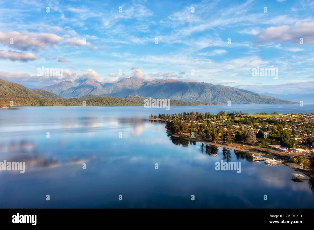 Te anau town on lake Te Anau in Fiordland of New Zealand - gateway to ...