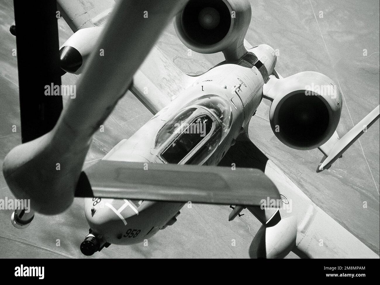 A 10s flying in formation hi-res stock photography and images - Alamy
