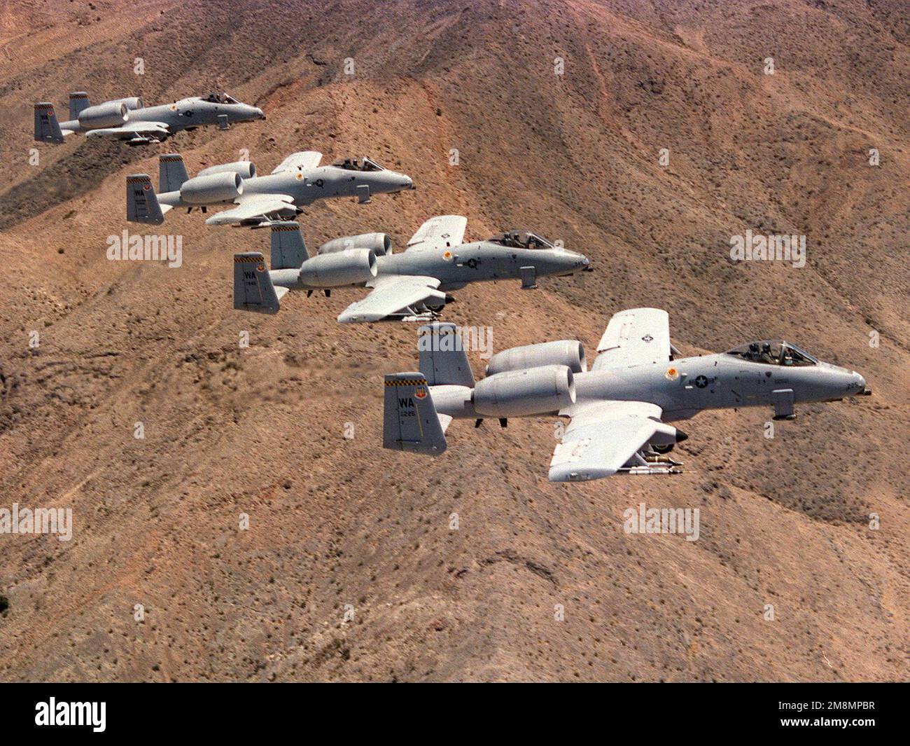 A 10s flying in formation hi-res stock photography and images - Alamy