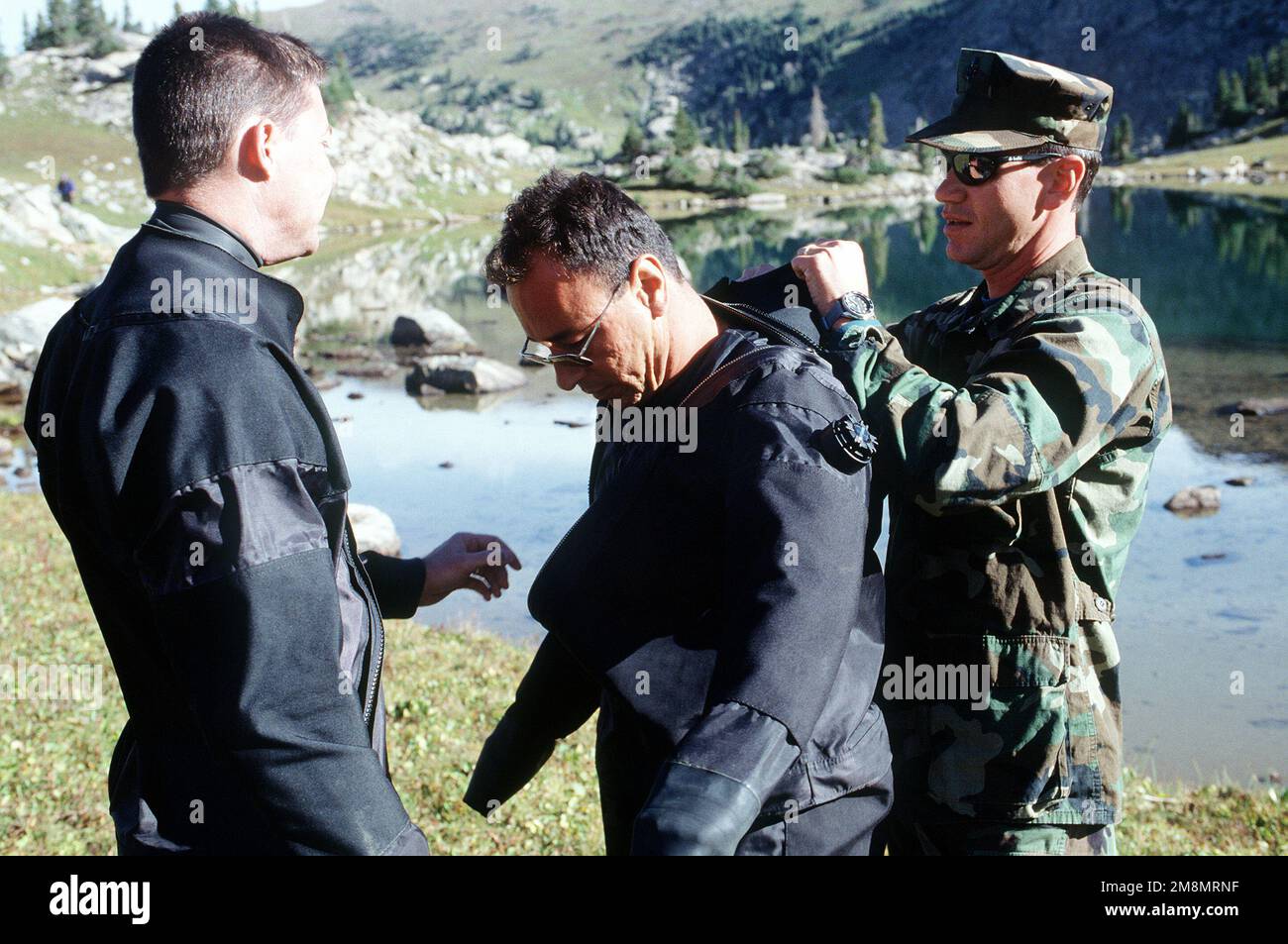 Naval Explosive Ordnance Disposal Mobile Unit 7 technician Signalman ...
