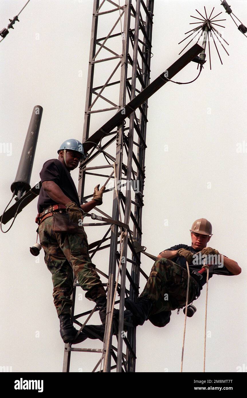 Raf antenna hi-res stock photography and images - Alamy