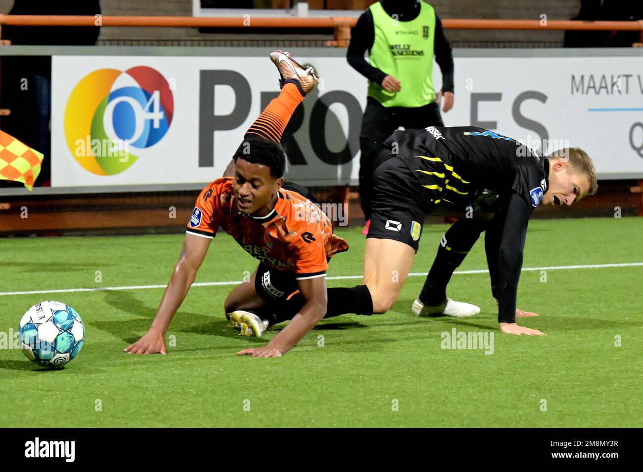 Netherlands. 14th Jan, 2023. VOLENDAM - (lr) Brian Plat of FC Volendam, Dario van den Buijs of ...