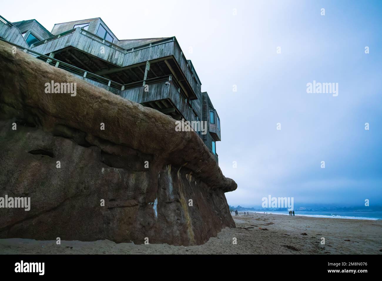 Beautiful apartment complex california hi-res stock photography and ...
