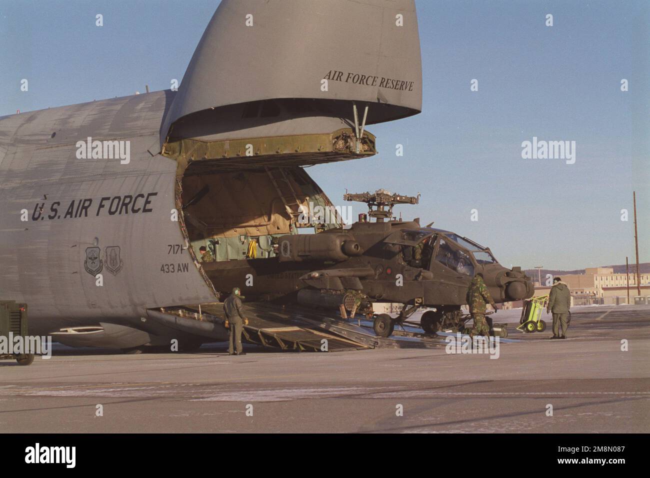 An Air Force Reserve C-5 Galaxy from 433d Military Airlift Wing, Kelly ...