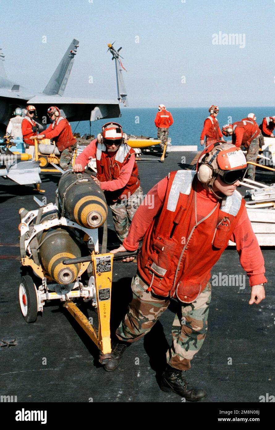 Mk 83 hi-res stock photography and images - Alamy