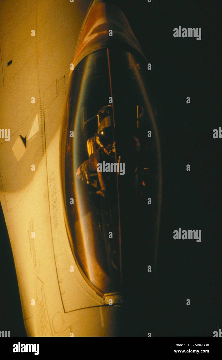 An F-16 Fighting Falcon assigned to the 150th Fighter Wing, Kirtland ...