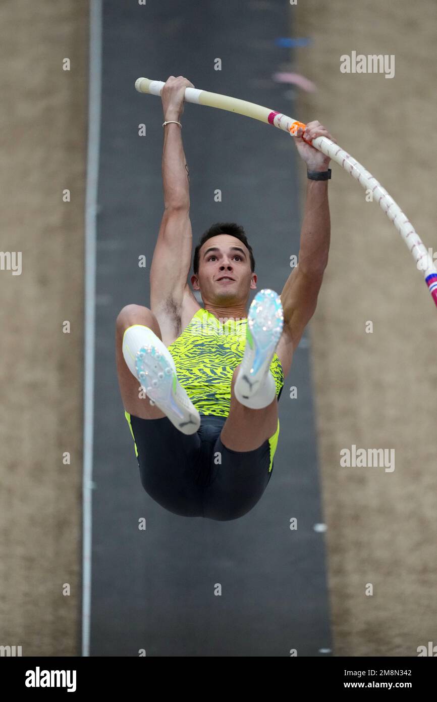 KC Lightfoot places fourth in the elite men's competition at 18-9 (5 ...