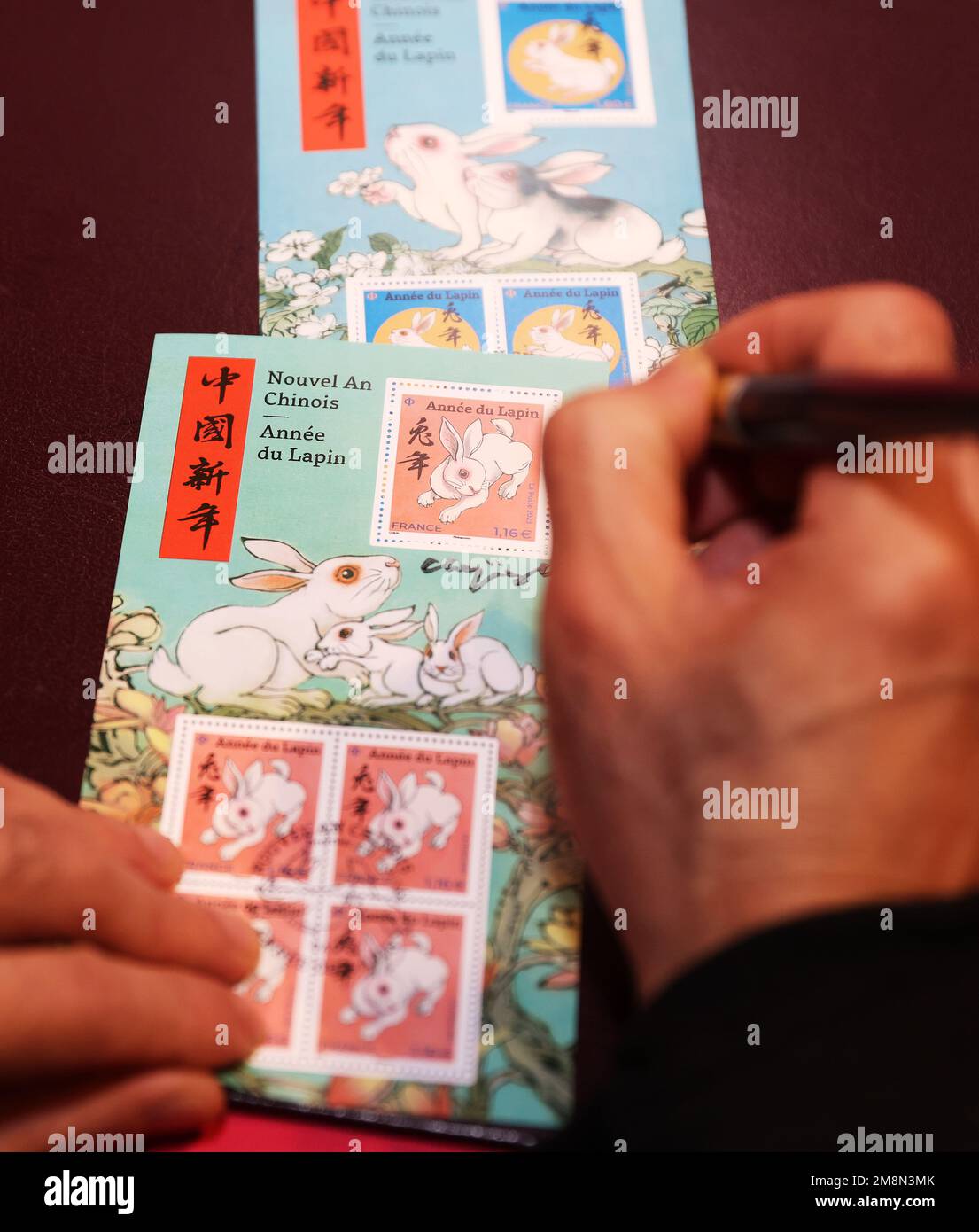 Paris, France. 14th Jan, 2023. Chinese artist Chen Jianghong signs on ...