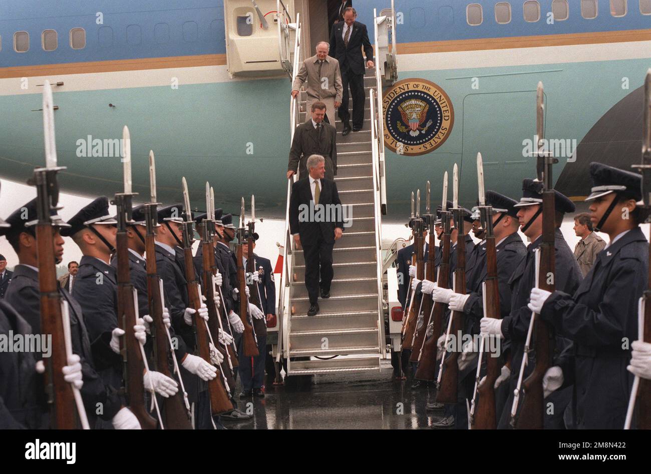 President William Jefferson Clinton arrives at Dover Air Force Base on ...