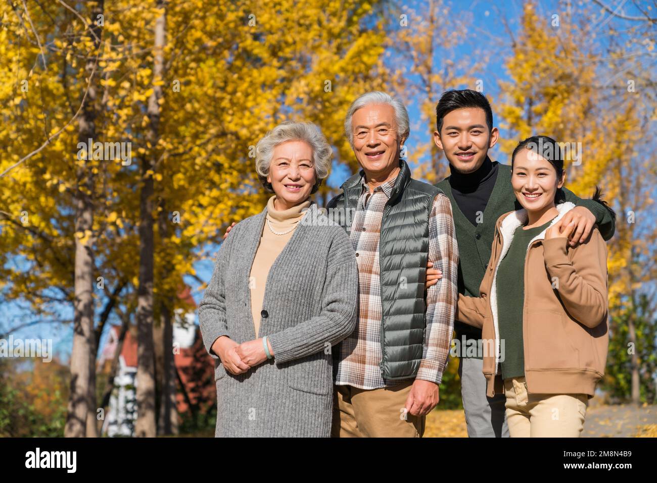 Happy family images hi-res stock photography and images - Alamy